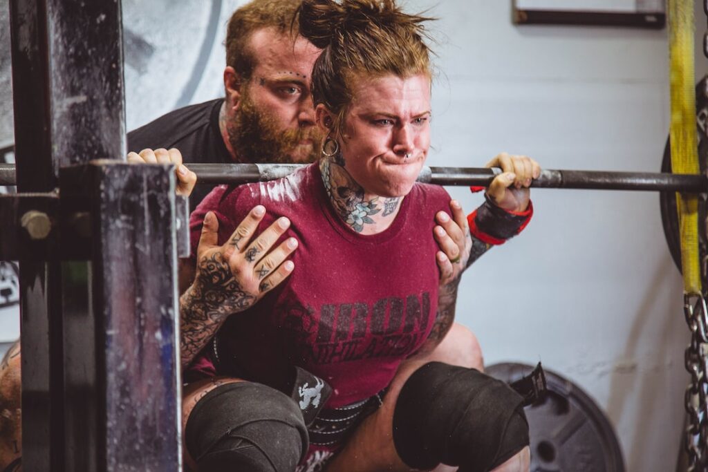 Equipped vs. Raw Powerlifting: Examining the Pros and Cons for Serious ...