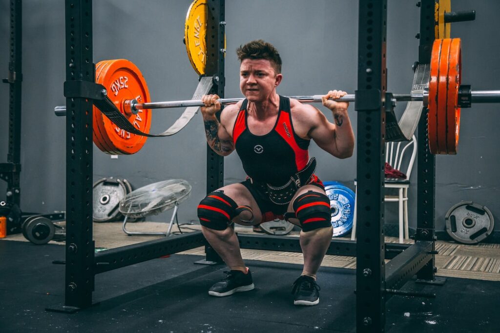 Equipped vs. Raw Powerlifting: Examining the Pros and Cons for Serious ...