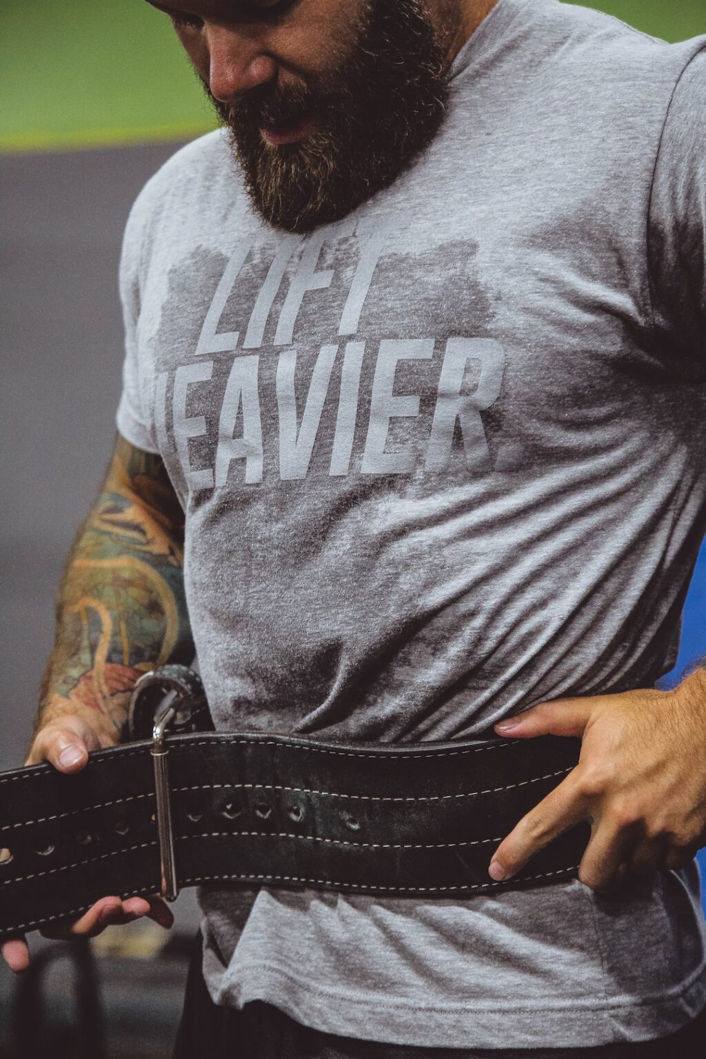 Equipped vs. Raw Powerlifting: Examining the Pros and Cons for Serious ...